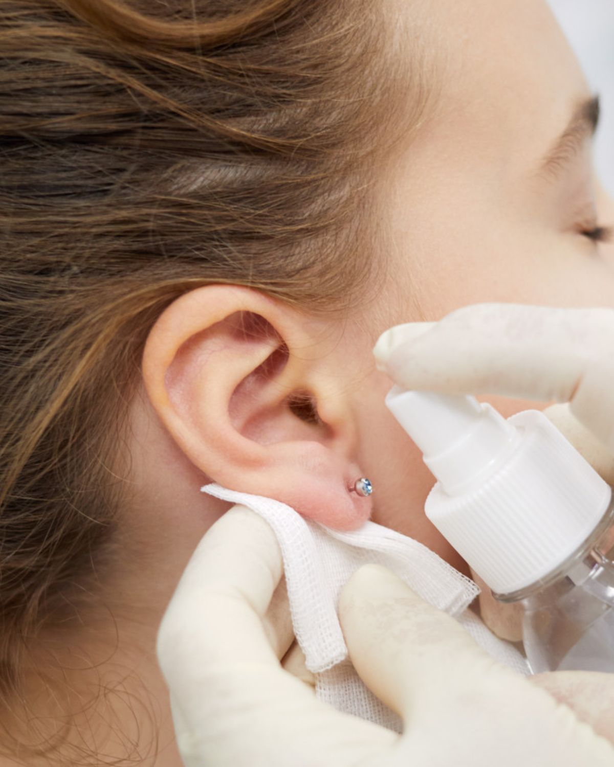 Giải Đáp: Bấm Khuyên Tai Bao Lâu Thì Tháo Được? – JUNIE VN